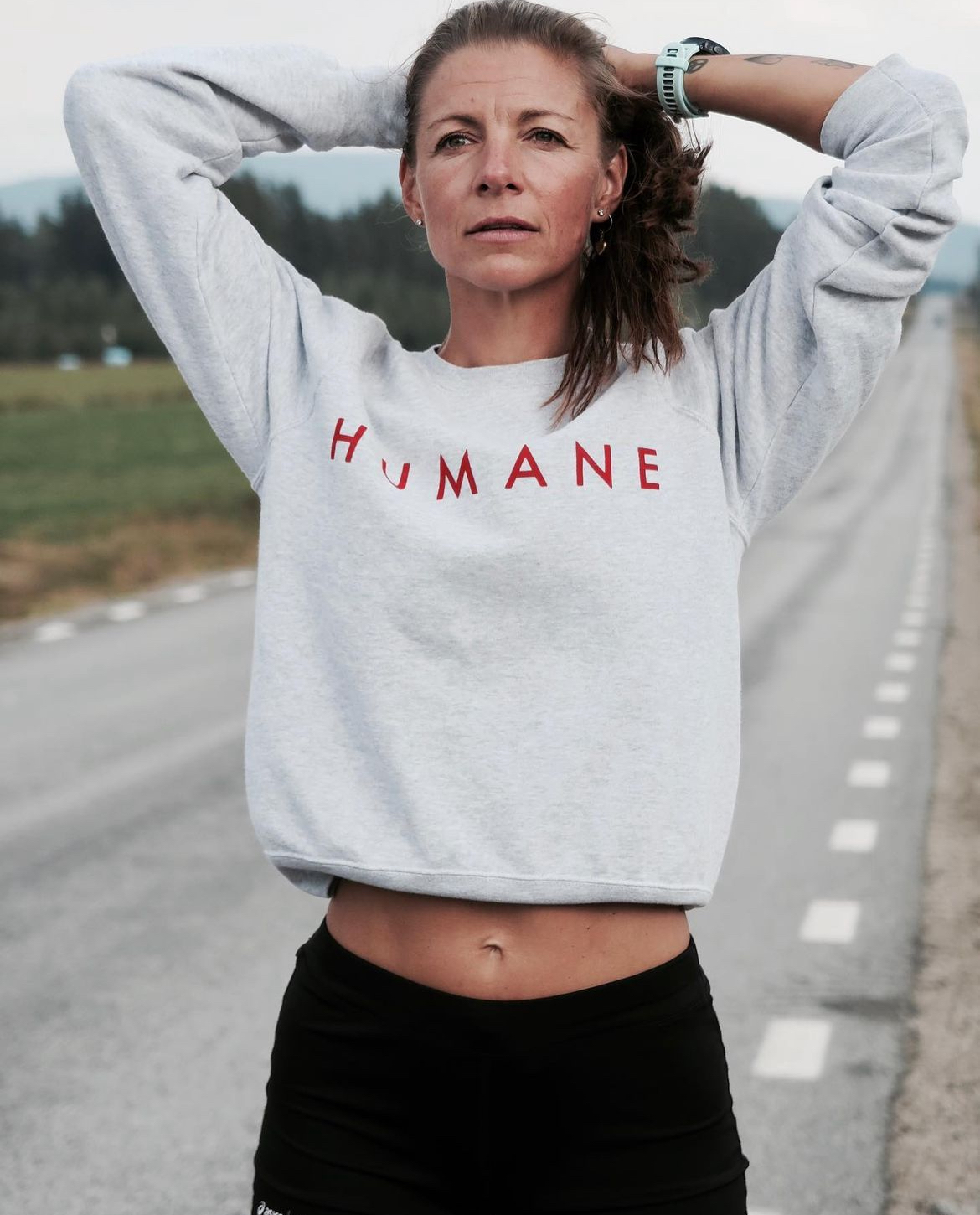 H U M A N E grå rött print - Holistic Training